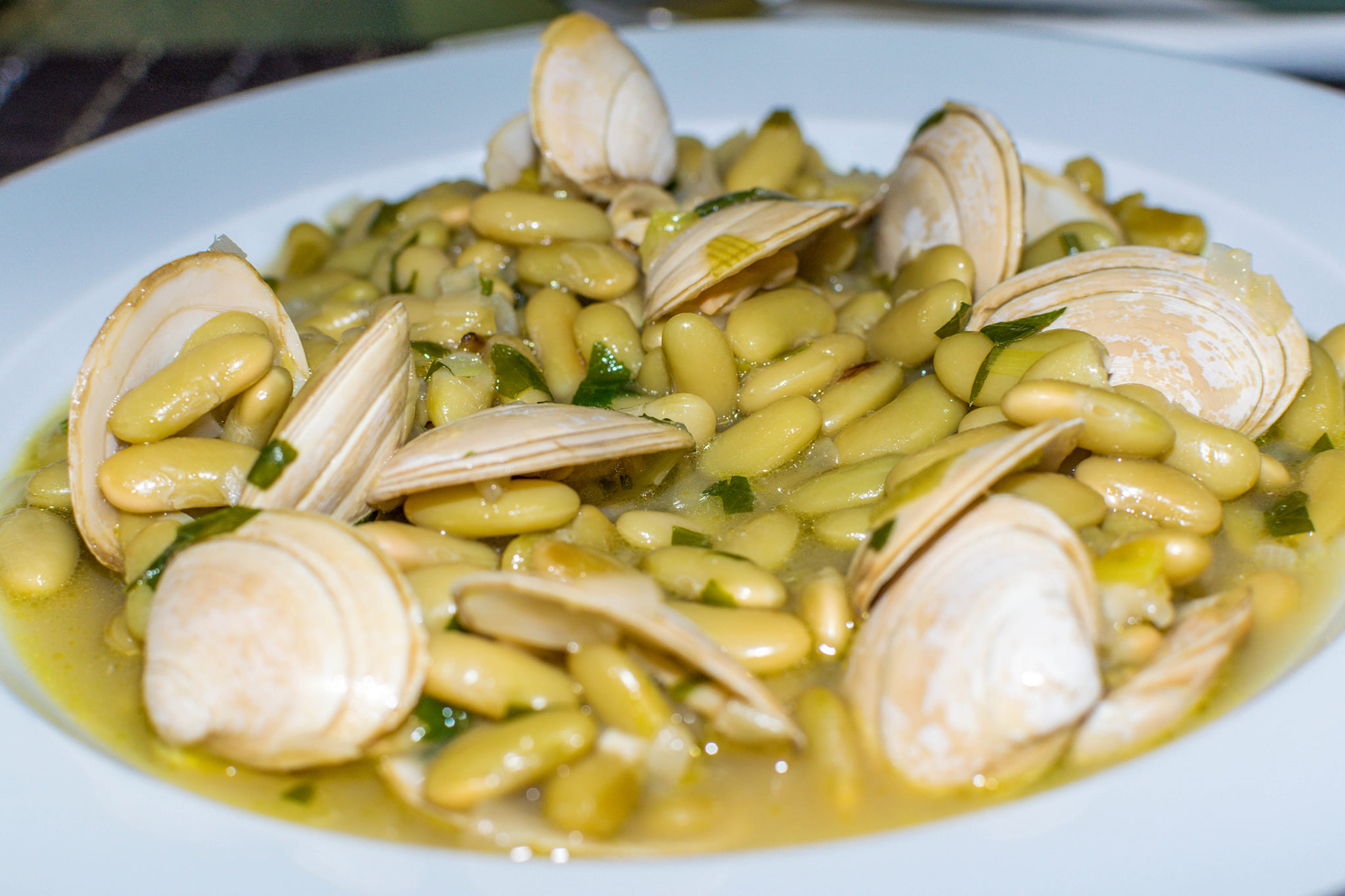 Verdinas de Lourenzá con almejas - Gastronomía de Galicia